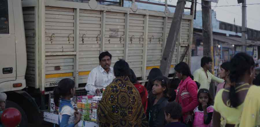 6 Tips on How to Bargain Like an Indian (& Avoid Ripoffs!)