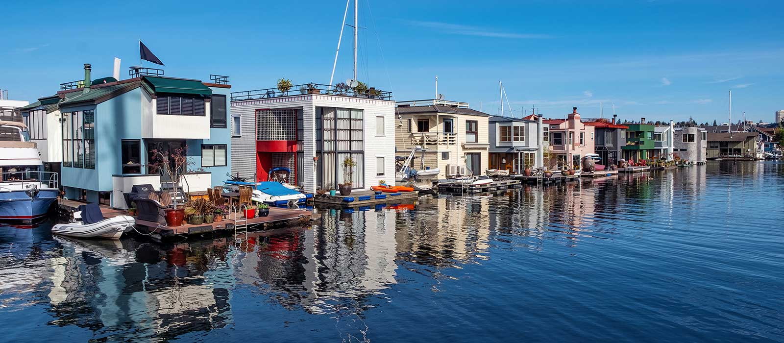 17 Top Houseboat Packing List Items for 2025 + What to Wear & NOT to Bring