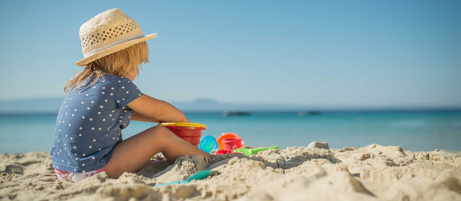 17 Top Toddler Beach Packing List Items for 2025 + What to Wear & NOT ...